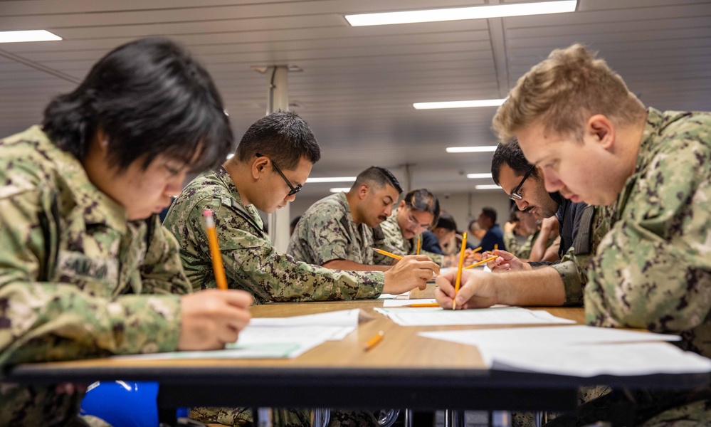 DVIDS - Images - Sailors assigned to USS Makin Island participate in a ...