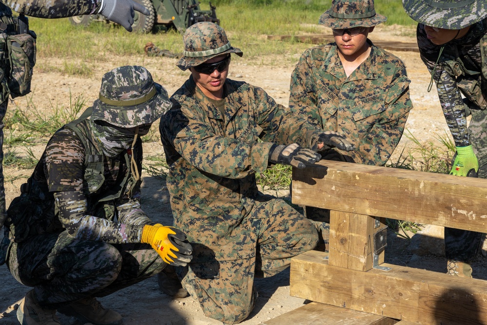 DVIDS - Images - KMEP 23.3 | Marines with 9th ESB construct non ...