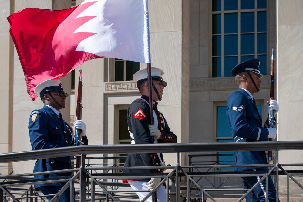 DVIDS - Images - SECDEF Bilateral Exchange with Bahrain’s Crown Prince ...