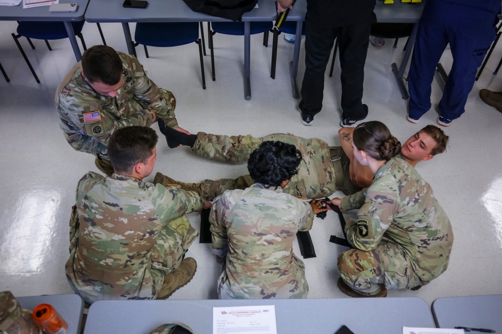 DVIDS - Images - BACH IPAP Students Teach Splinting Casualties [Image 5 ...
