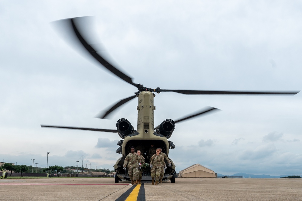 DVIDS - Images - Kunsan AB medics, U.S. Army aviators train medevac ...