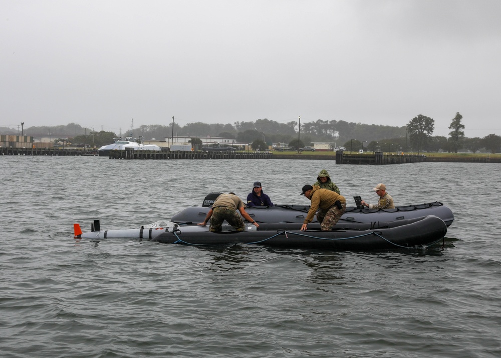 DVIDS - Images - Explosive Ordnance Disposal Mobile Unit 12 Conducts ...
