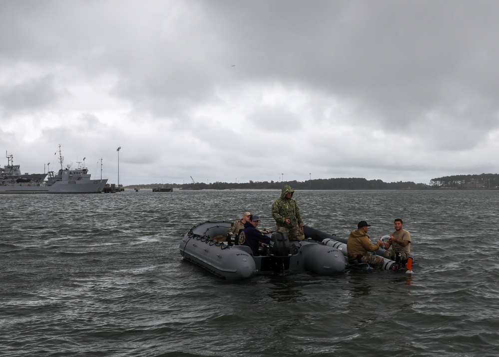 DVIDS - Images - Explosive Ordnance Disposal Mobile Unit 12 Conducts ...