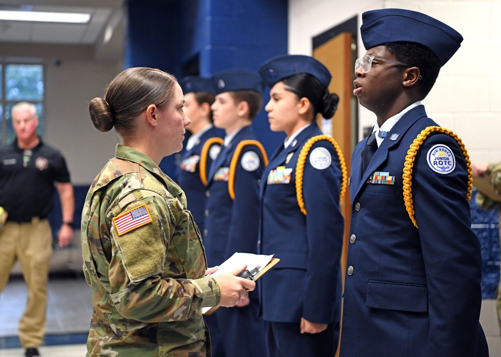 DVIDS - News - AMCOM Soldiers assist local school at drill competition