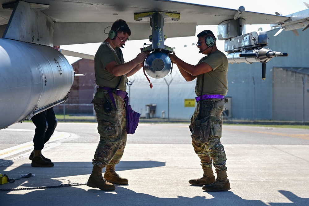 DVIDS - Images - Buzzards perform Integrated Combat Turns [Image 5 of 9]