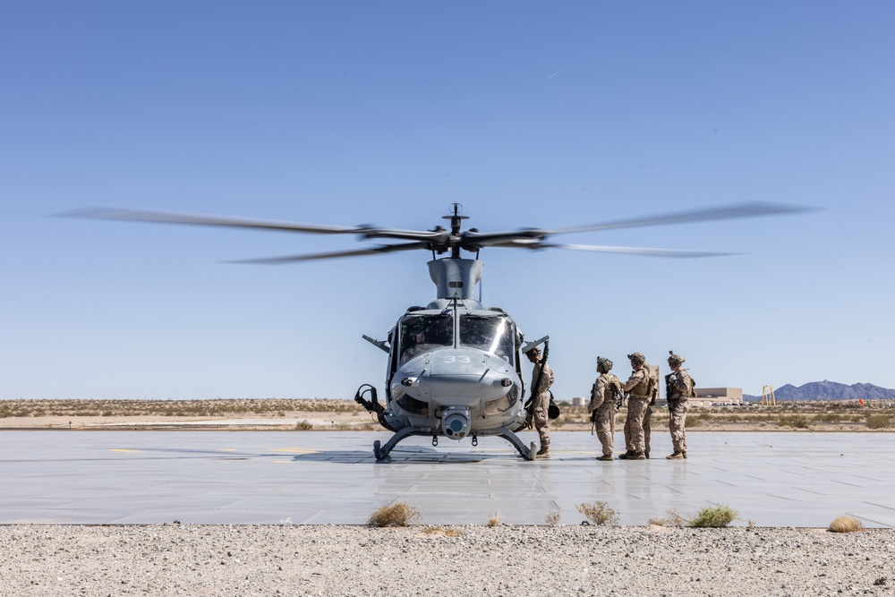DVIDS - Images - 3/2 Marines and VMX-1 Conduct Fast Rope Training ...