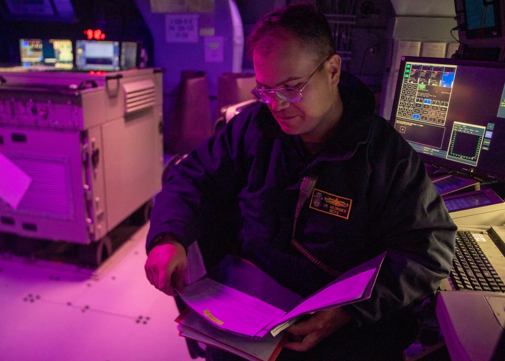 DVIDS - Images - Sailors Stand Watch in the Combat Information Center ...