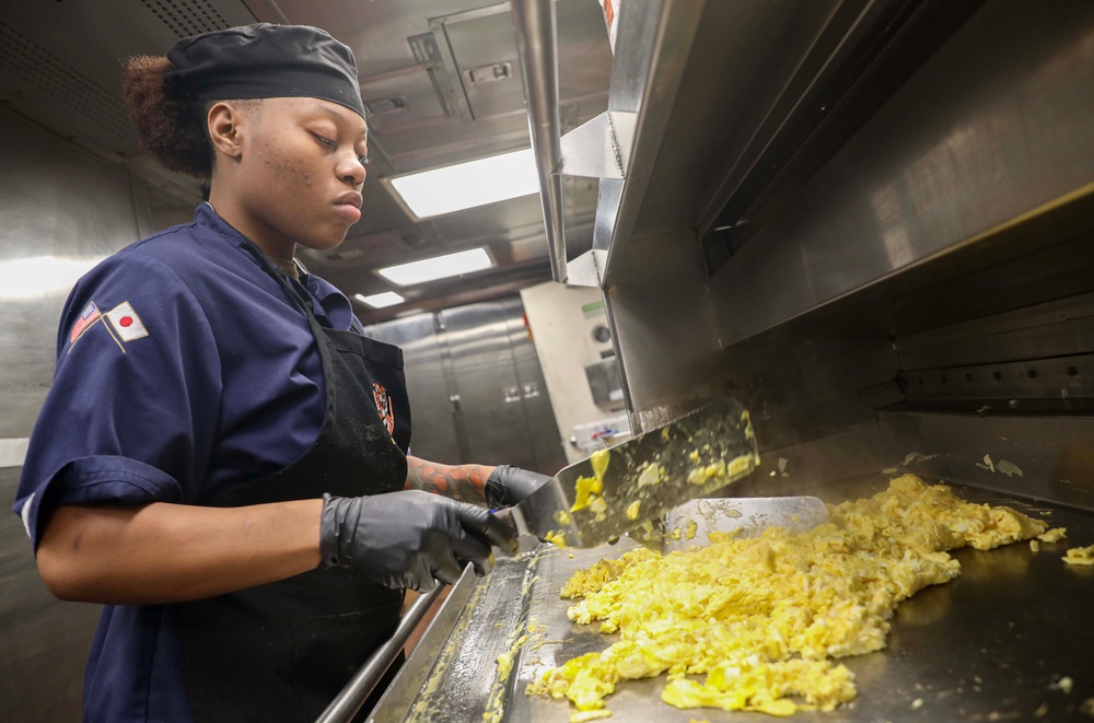 DVIDS Images USS Dewey DDG 105 Culinary Specialists Work In The