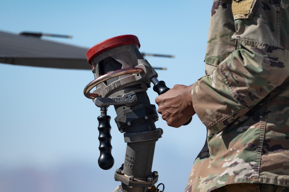 DVIDS - Images - Hot-pit refueling [Image 8 of 8]