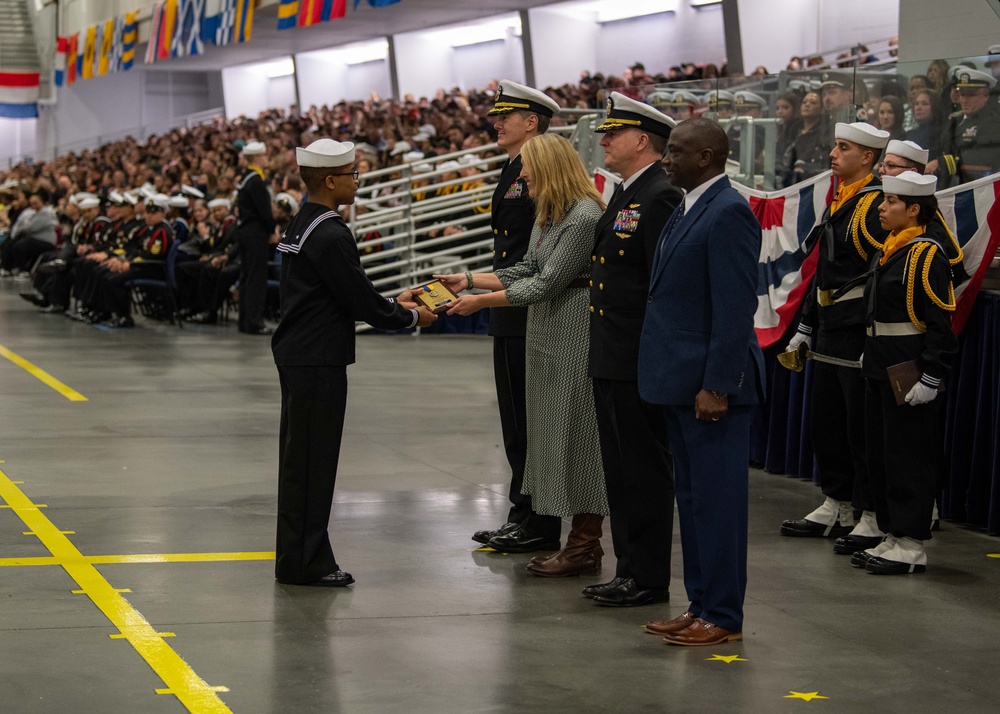 DVIDS - Images - Pass-In-Review At Recruit Training Command [Image 5 of 9]