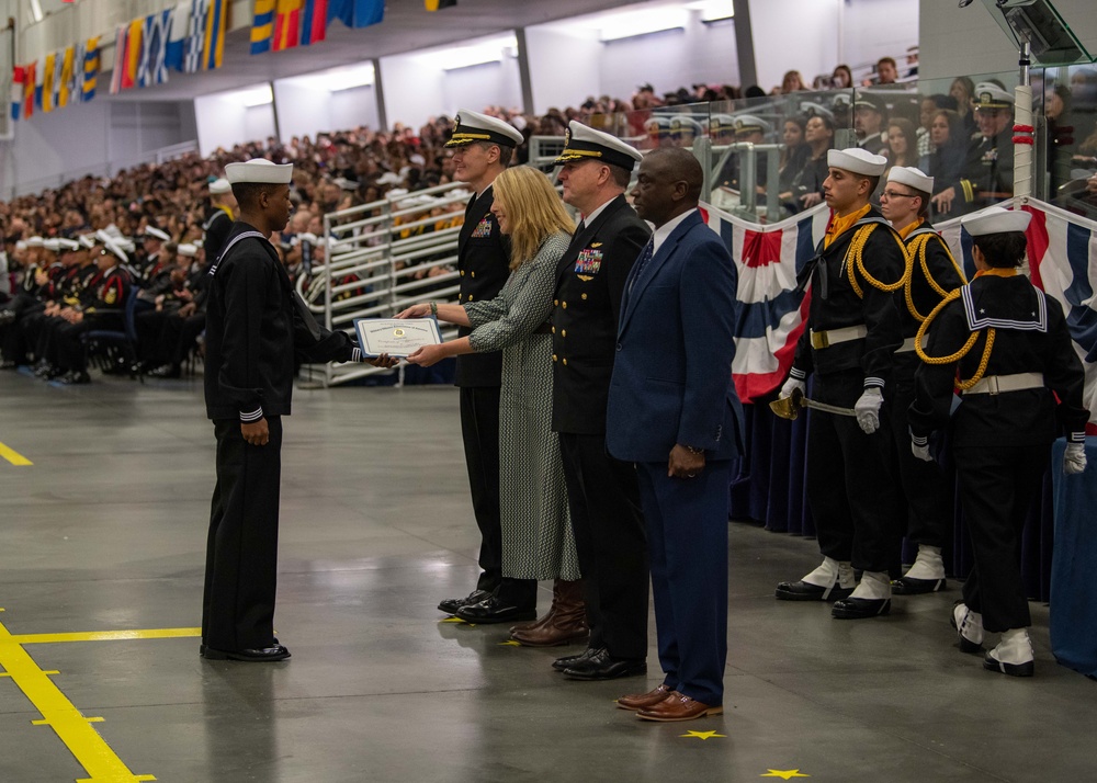 DVIDS - Images - Pass-In-Review At Recruit Training Command [Image 8 of 9]