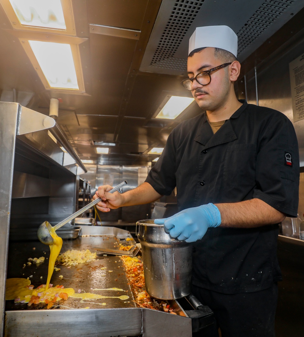 DVIDS - Images - Sailors aboard USS Shoup prepare meals for ship’s crew ...