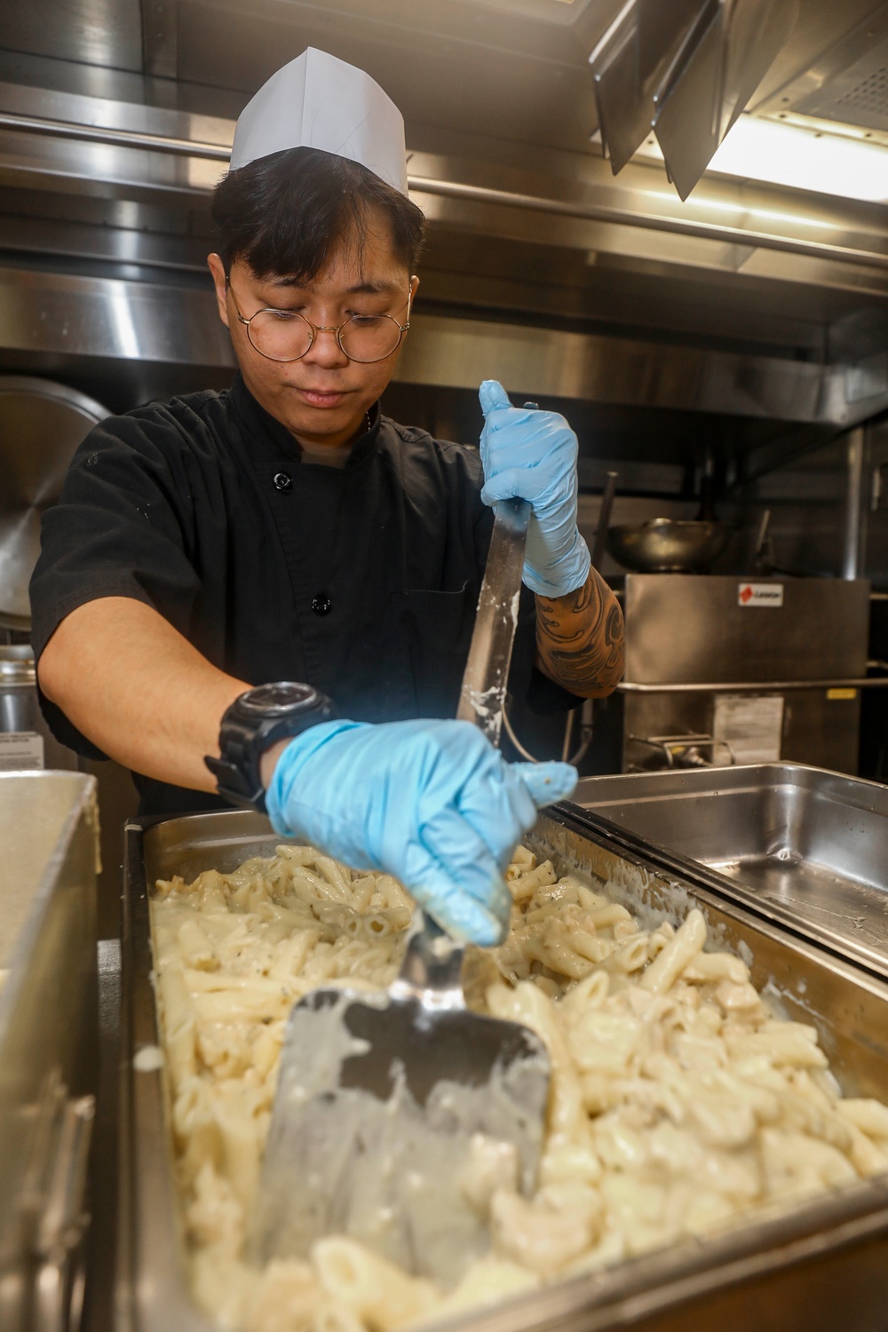 DVIDS - Images - Sailors aboard USS Shoup prepare meals for ship’s crew ...