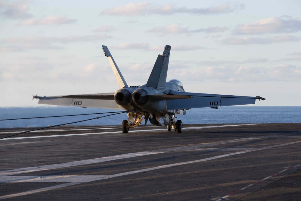 DVIDS - Images - Routine Flight Operations [Image 5 of 7]