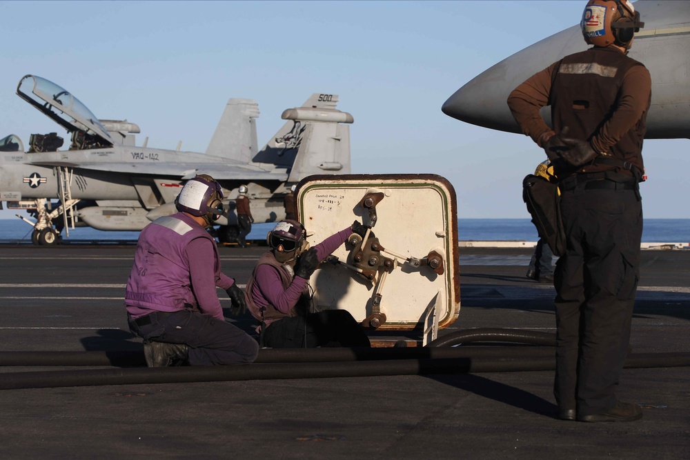 DVIDS - Images - Routine Flight Operations [Image 7 of 7]