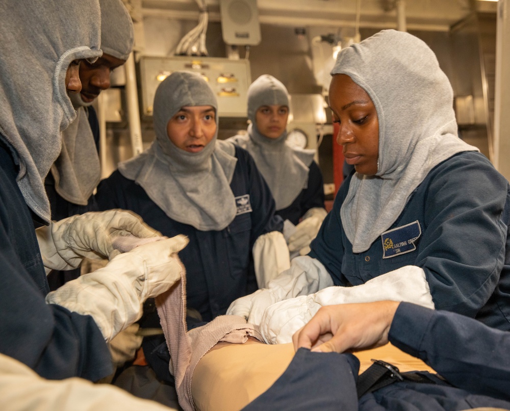 DVIDS - Images - USS Robert Smalls (CG 62) Sailors Conduct Medical ...