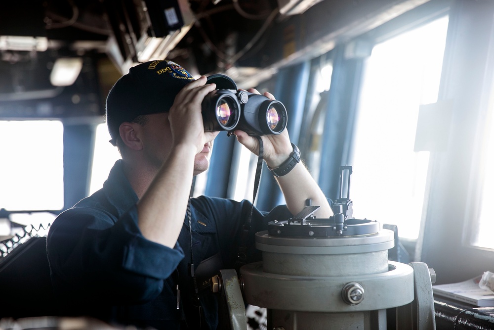 DVIDS - Images - Sterett Sailors on Bridge Watch [Image 2 of 5]