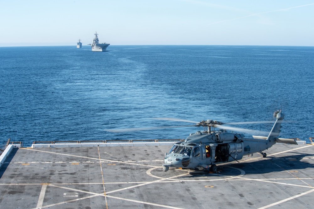 DVIDS - Images - USS Somerset and USS Boxer Conduct Flight Quarters ...