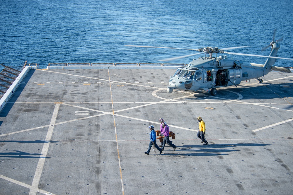 DVIDS - Images - USS Somerset and USS Boxer Conduct Flight Quarters ...
