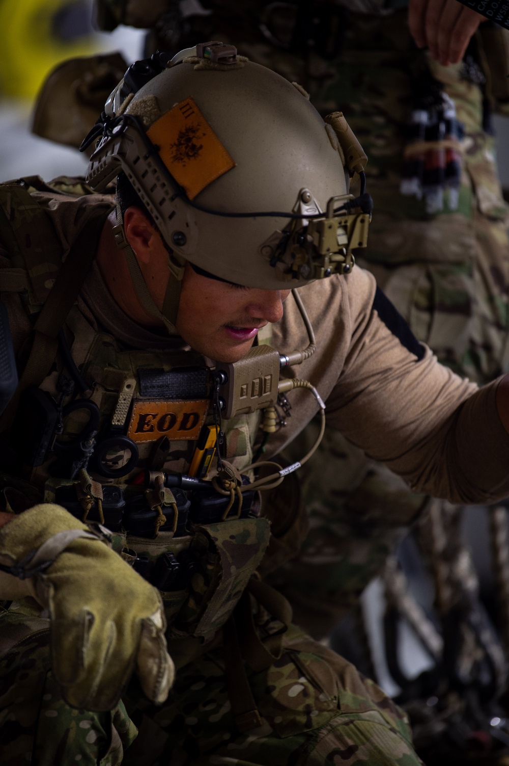 DVIDS - Images - EOD Fast Rope Exercise Aboard USS Carl Vinson