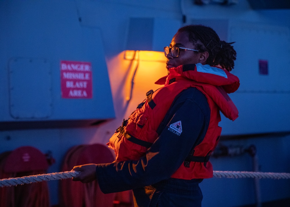 DVIDS - Images - USS Hopper Sailors Participate in Man Overboard Drill ...