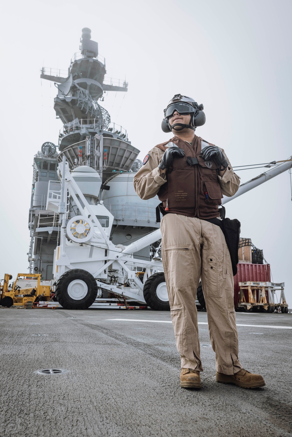 DVIDS - Images - VMM-165, HSC-23 Land Aboard USS Boxer [Image 2 of 7]