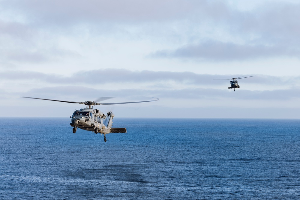 DVIDS - Images - VMM-165, HSC-23 Land Aboard USS Boxer [Image 6 of 7]