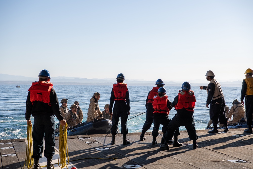 DVIDS - Images - Amphibious Operations with 15th MEU aboard USS ...