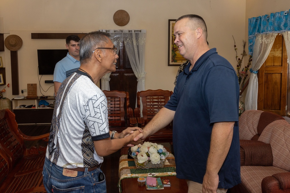 DVIDS - Images - Community Tour: 31st MEU Chaplain meets with Filipino ...