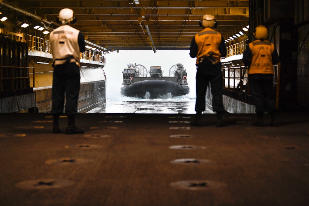 DVIDS - Images - Boxer Amphibious Operations Brings Aboard Cargo [Image ...