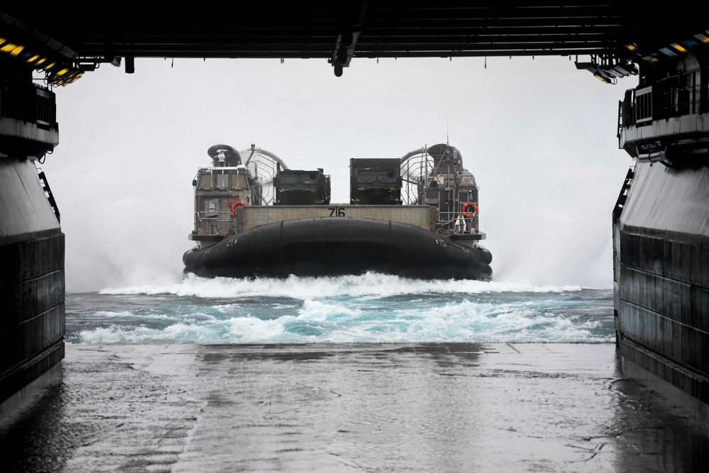 DVIDS - Images - Boxer Amphibious Operations Brings Aboard Cargo [Image ...