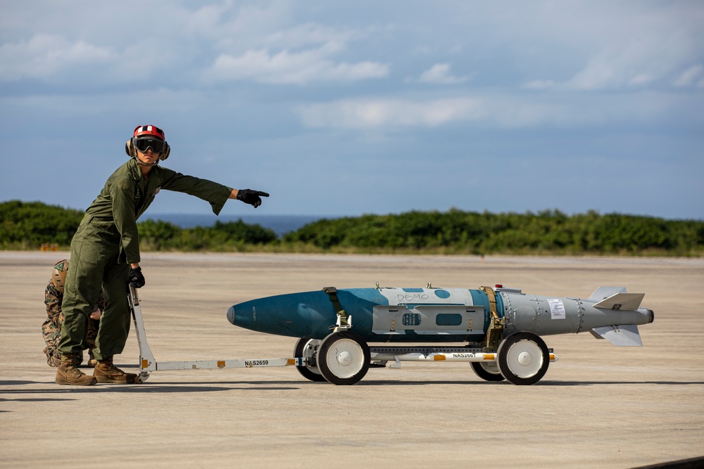 DVIDS - Images - RD 23 FTX: 1st MAW conducts flight operations on Ie ...