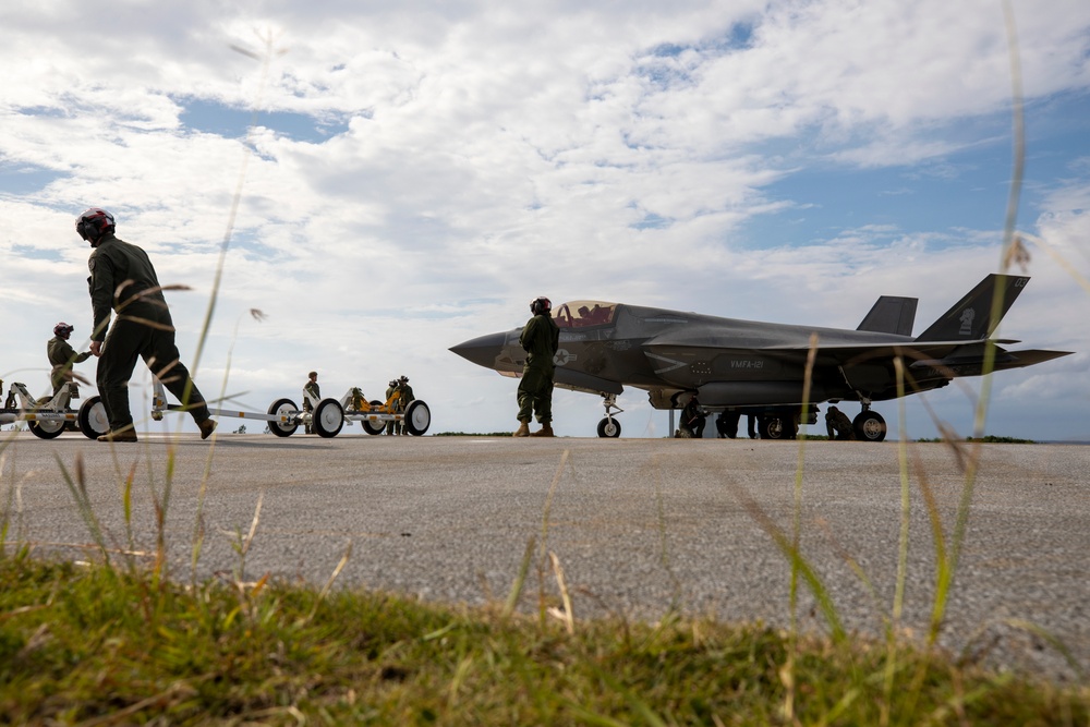 DVIDS - Images - RD 23 FTX: 1st MAW conducts flight operations on Ie ...