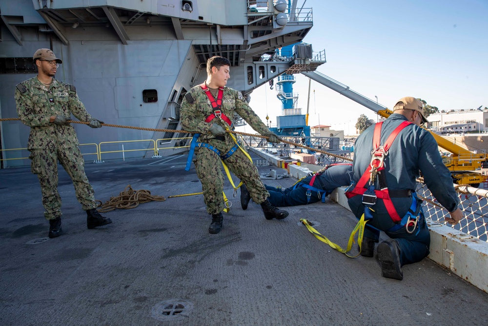 DVIDS - Images - Sailors conduct daily routine operations [Image 1 of 8]