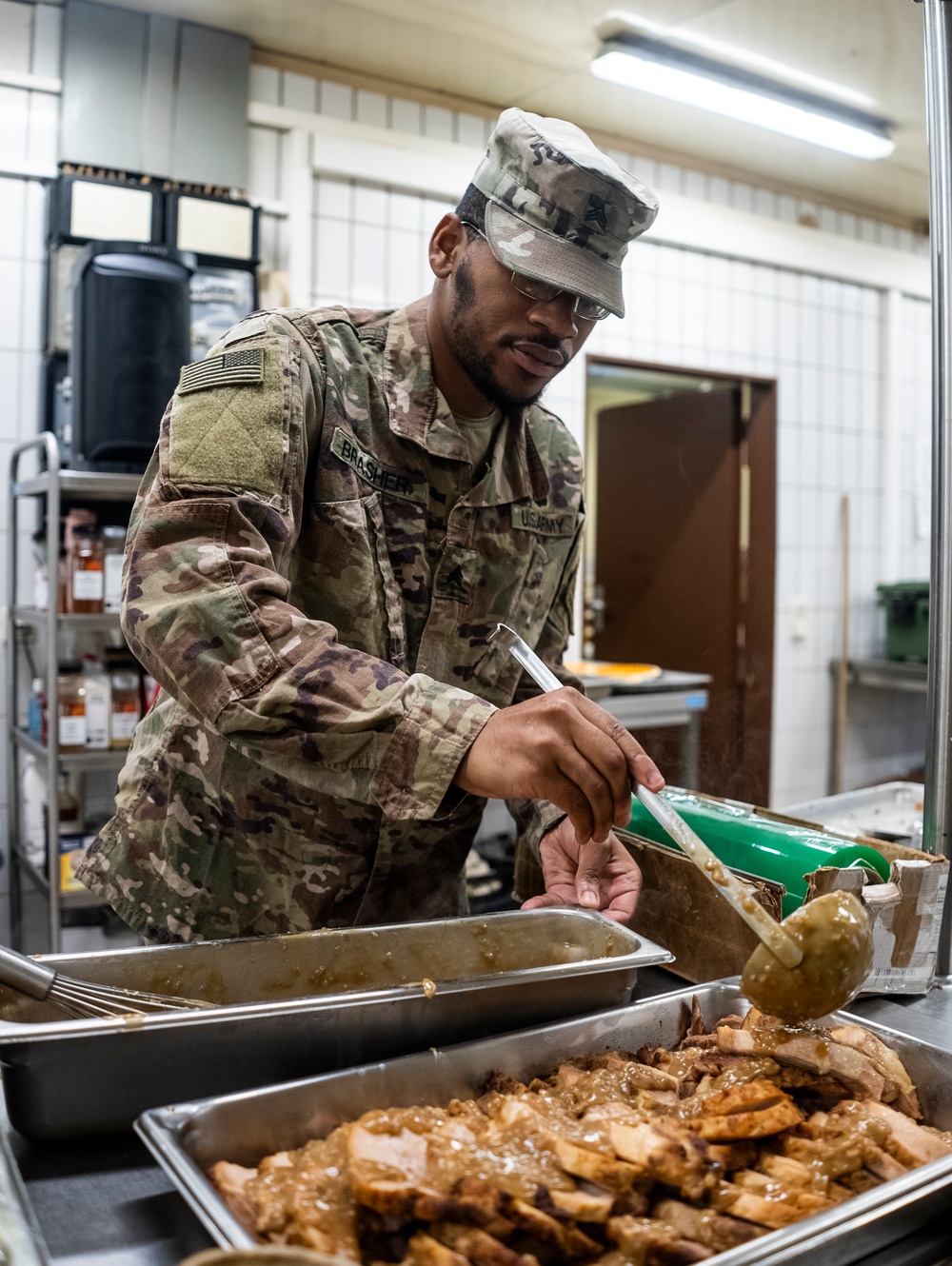 Soldiers Eating Thanksgiving