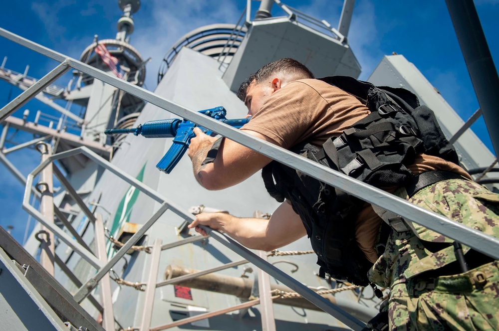DVIDS - Images - USS Hopper (DDG 70) Sailors Conduct VBSS Drills [Image ...