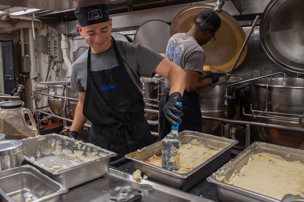 DVIDS - Images - Abraham Lincoln Sailors prepare lunch [Image 2 of 5]