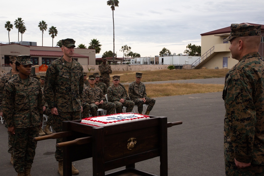 DVIDS - Images - 13th MEU Cake Cutting [Image 4 of 13]