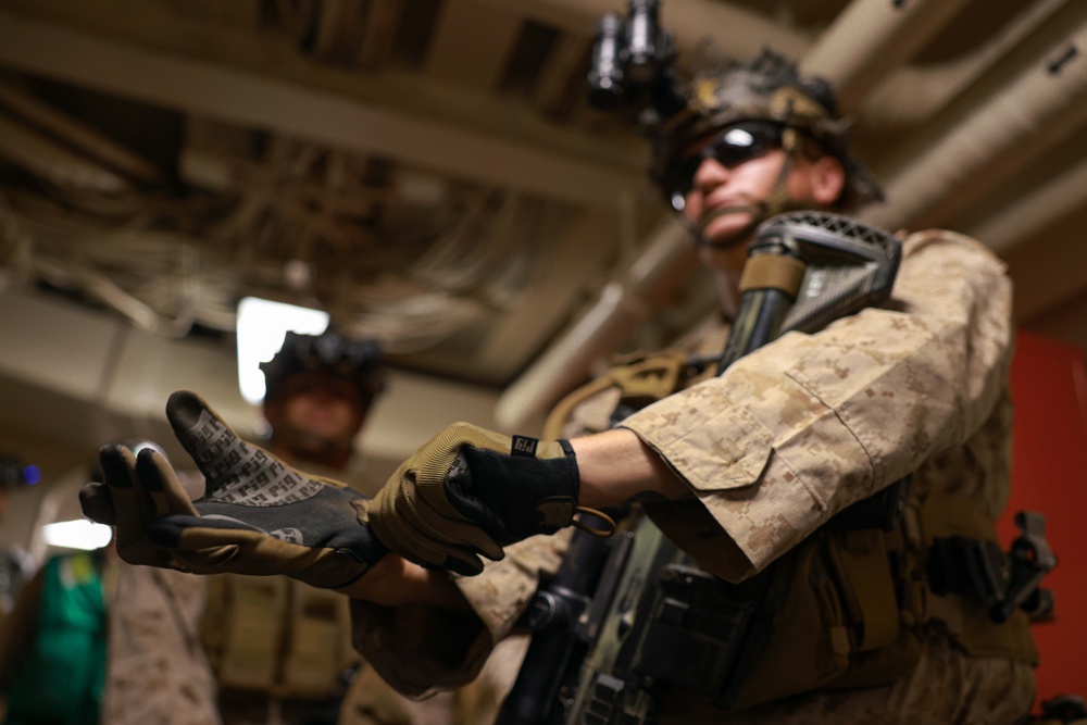 DVIDS - Images - USS Somerset, BLT 1/5 Tactical Recovery of Aircraft ...