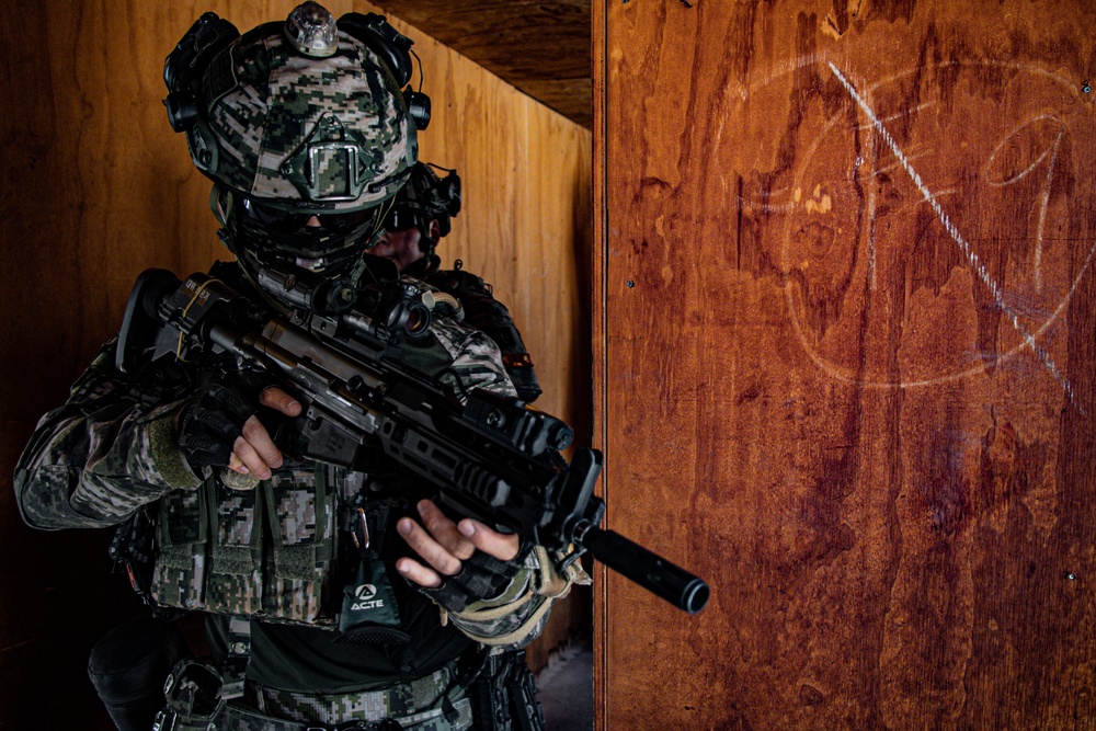 DVIDS - Images - U.S. Marines and Republic of Korea Marines conduct a ...