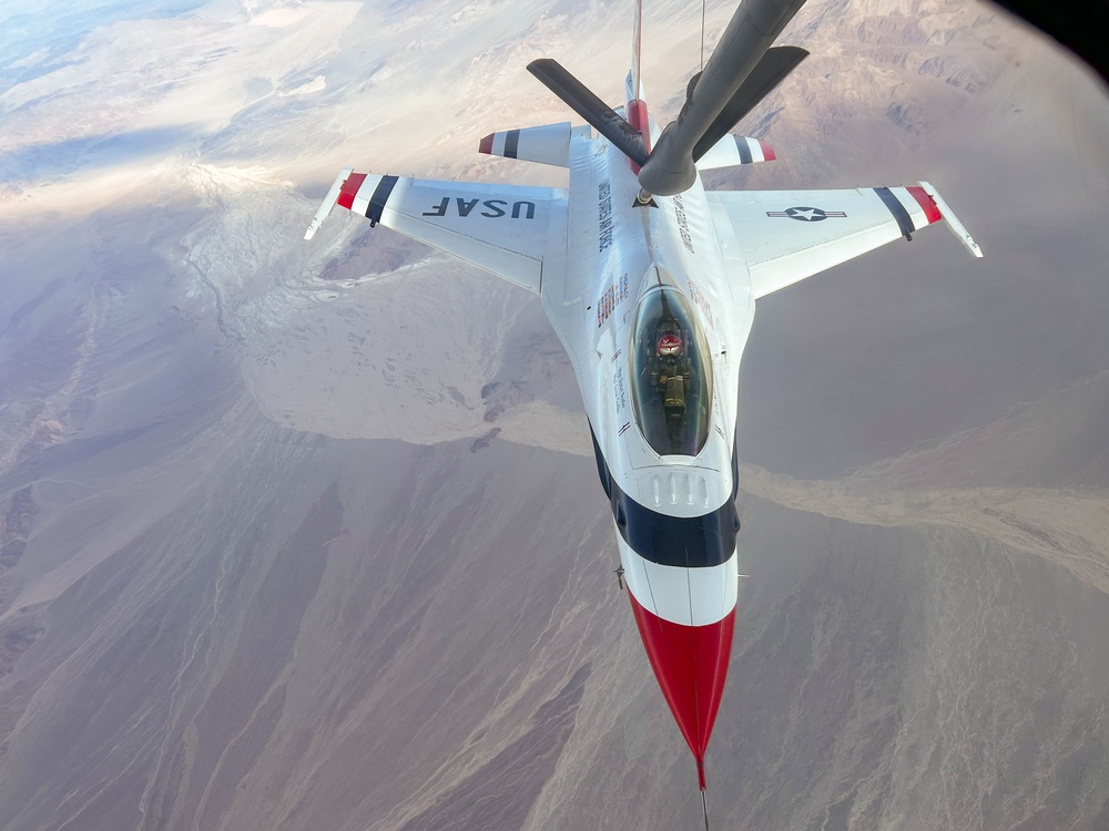 DVIDS - Images - Thunderbird conduct aerial refueling training with ...