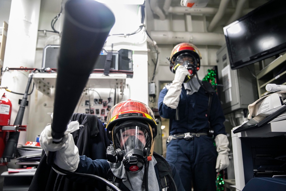 DVIDS - Images - Sterett Conducts Damage Control Drill [Image 1 of 5]