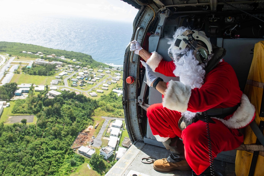 DVIDS - Images - Santa Flight With HSC 25 [Image 3 of 6]