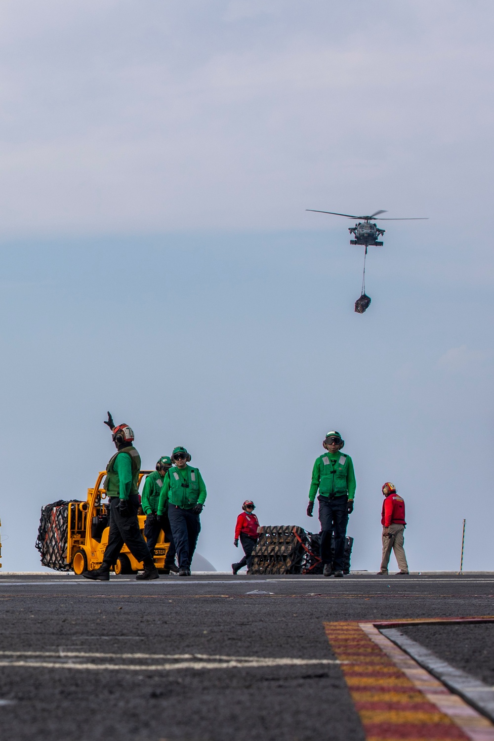 DVIDS - Images - IKE Conducts a Vertical Replenishment in the 5th Fleet ...
