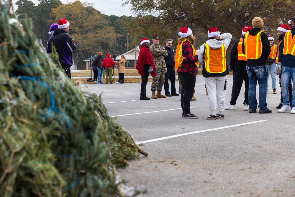 DVIDS - Images - 2023 Trees for Troops Event [Image 2 of 22]