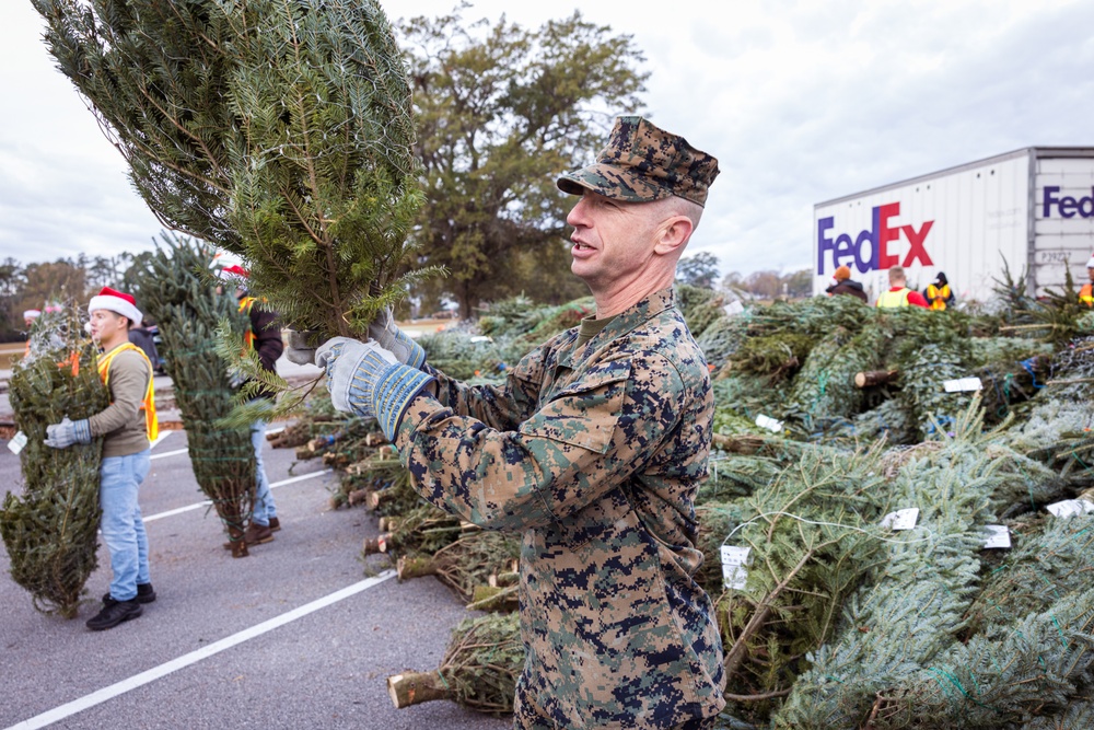 DVIDS - Images - 2023 Trees for Troops Event [Image 14 of 22]