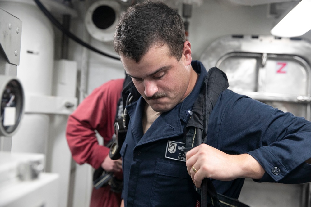 DVIDS - Images - USS William P. Lawrence General Quarters Drill [Image ...