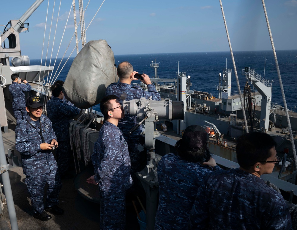 DVIDS - Images - JMSDF Sailors Tour USS Carl Vinson (CVN 70) [Image 1 of 4]
