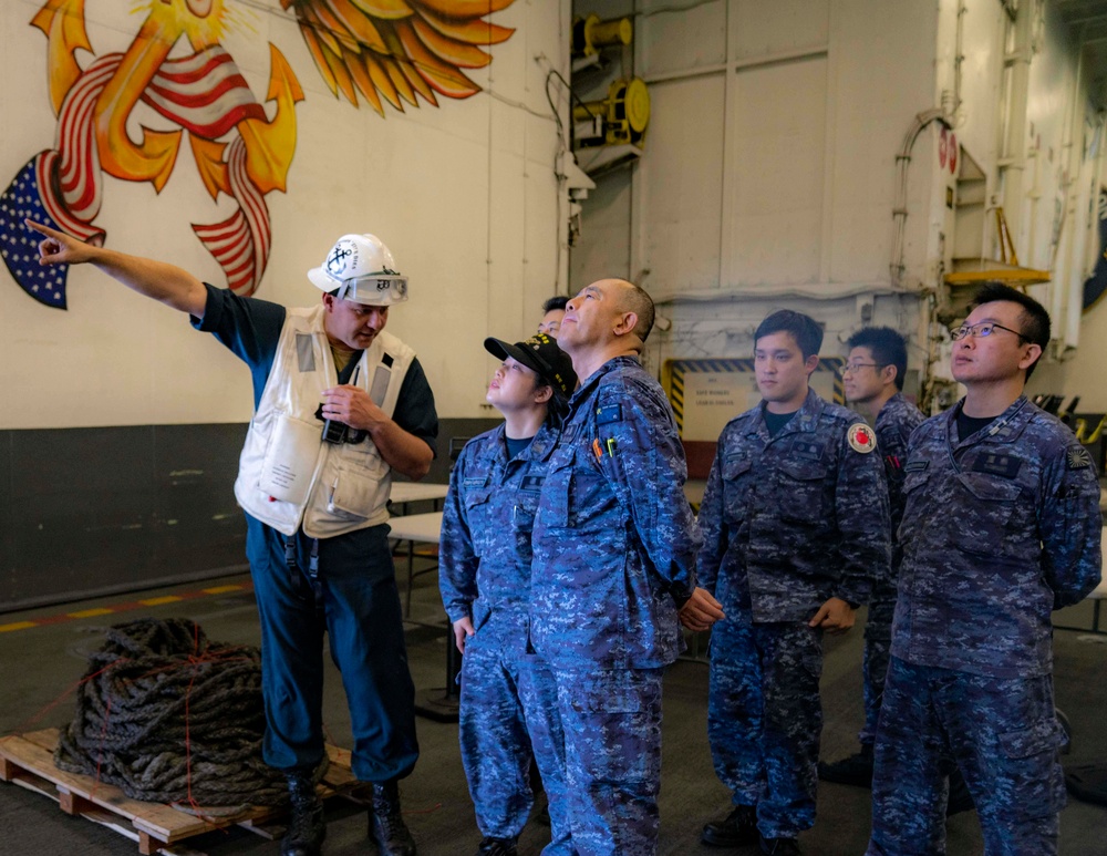 DVIDS - Images - JMSDF Sailors Tour USS Carl Vinson (CVN 70) [Image 4 of 4]