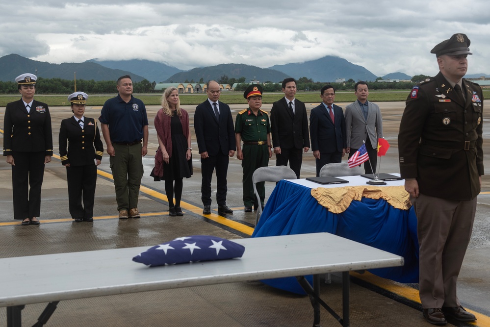 DVIDS - Images - DPAA Hosts Repatriation Ceremony in Vietnam [Image 25 of 30]